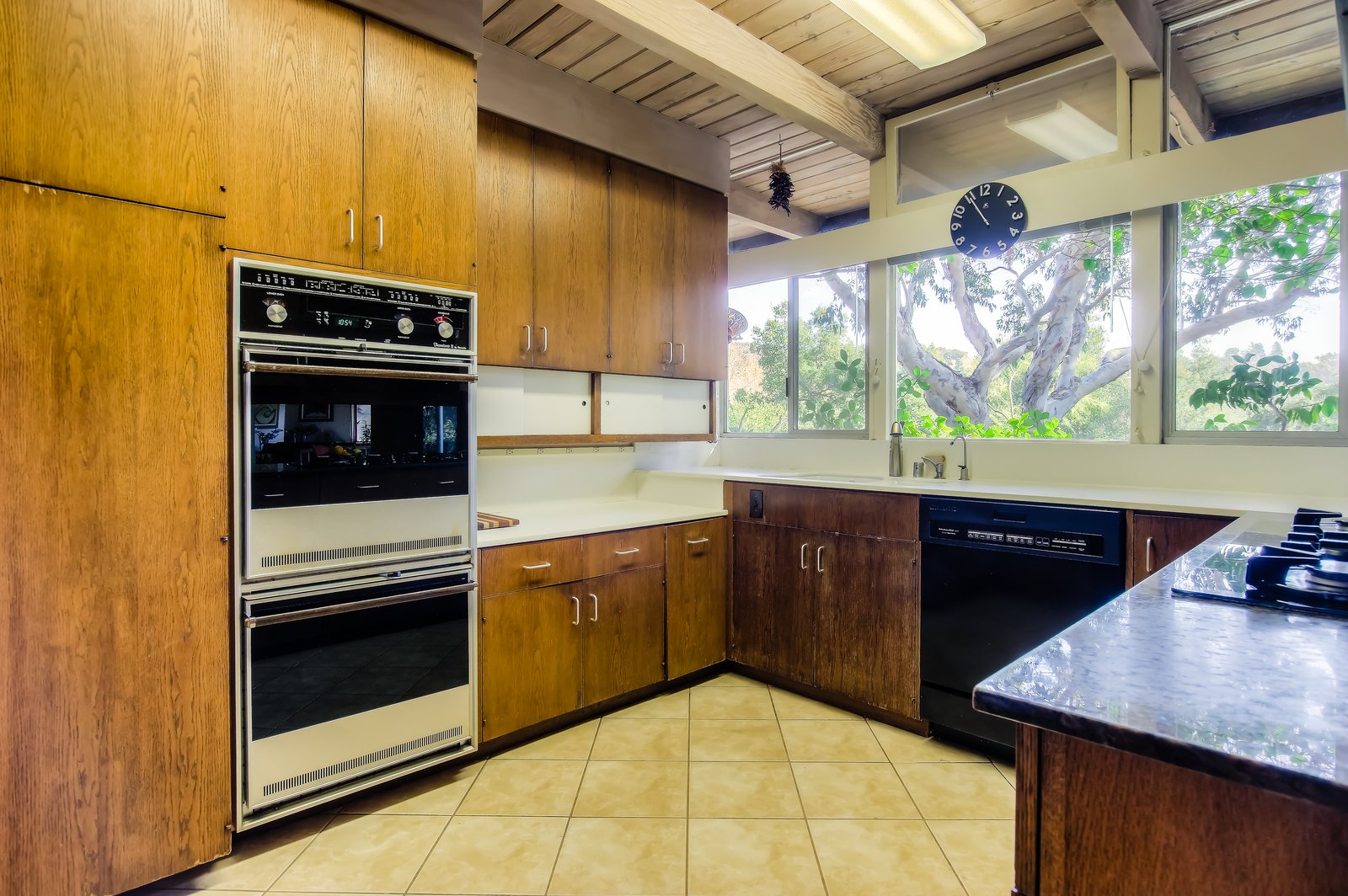 Photo 5 of 10 in An Exceptional Midcentury by Case Study Architect ...