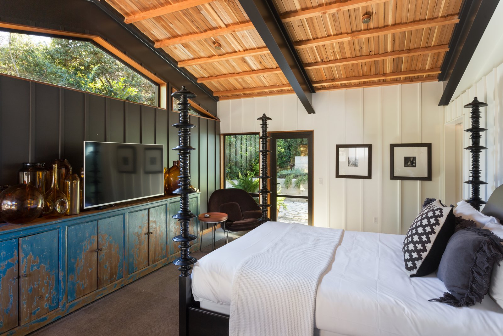 Photo 12 of 23 in A Private California Compound Hits the Market at $5M ...