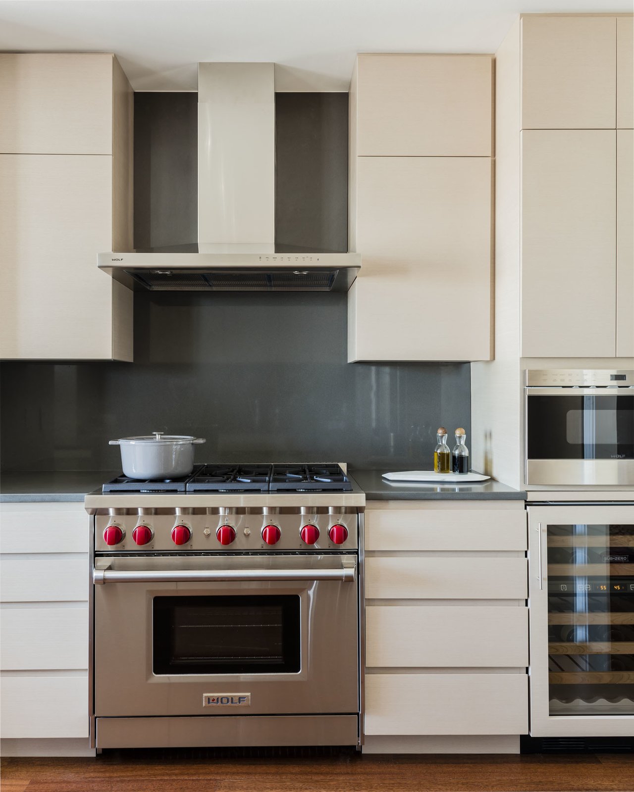 Photo 5 of 8 in High-Rise Apartment by Walker Architects - Dwell