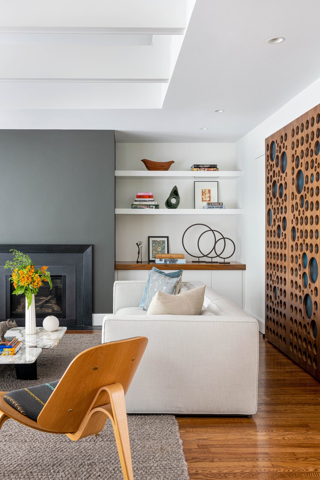 Photo 5 of 12 in Chestnut Hill House Modern Addition by Walker ...