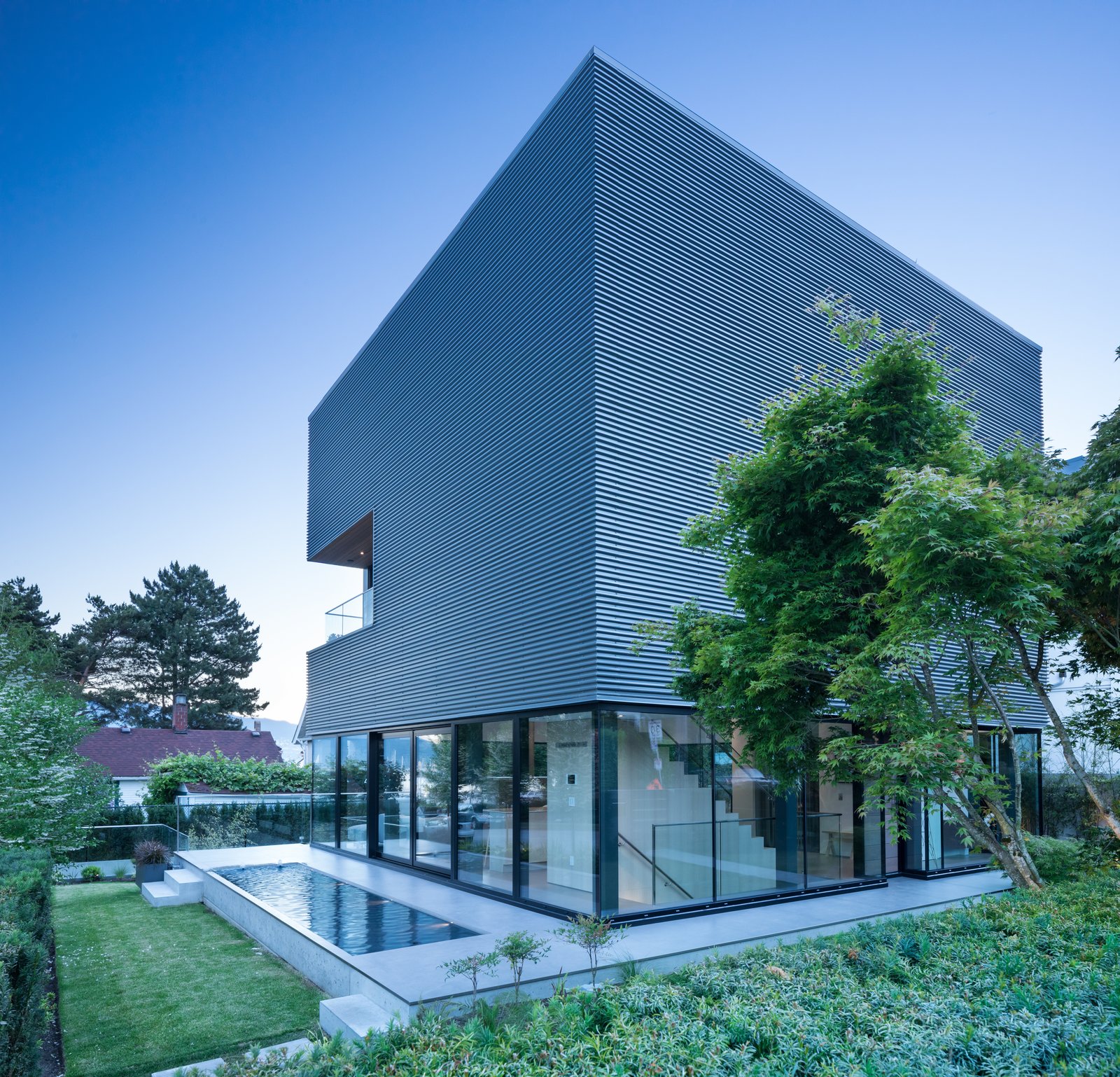 Photo 6 of 12 in Wrapped in Galvanized Steel, ‘Cube House’ in Vancouver ...