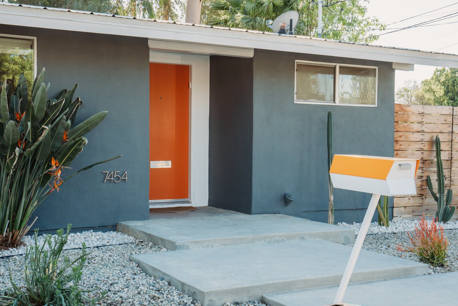 Photo 2 of 16 in The Beckford Home by Daniel Feldman - Dwell