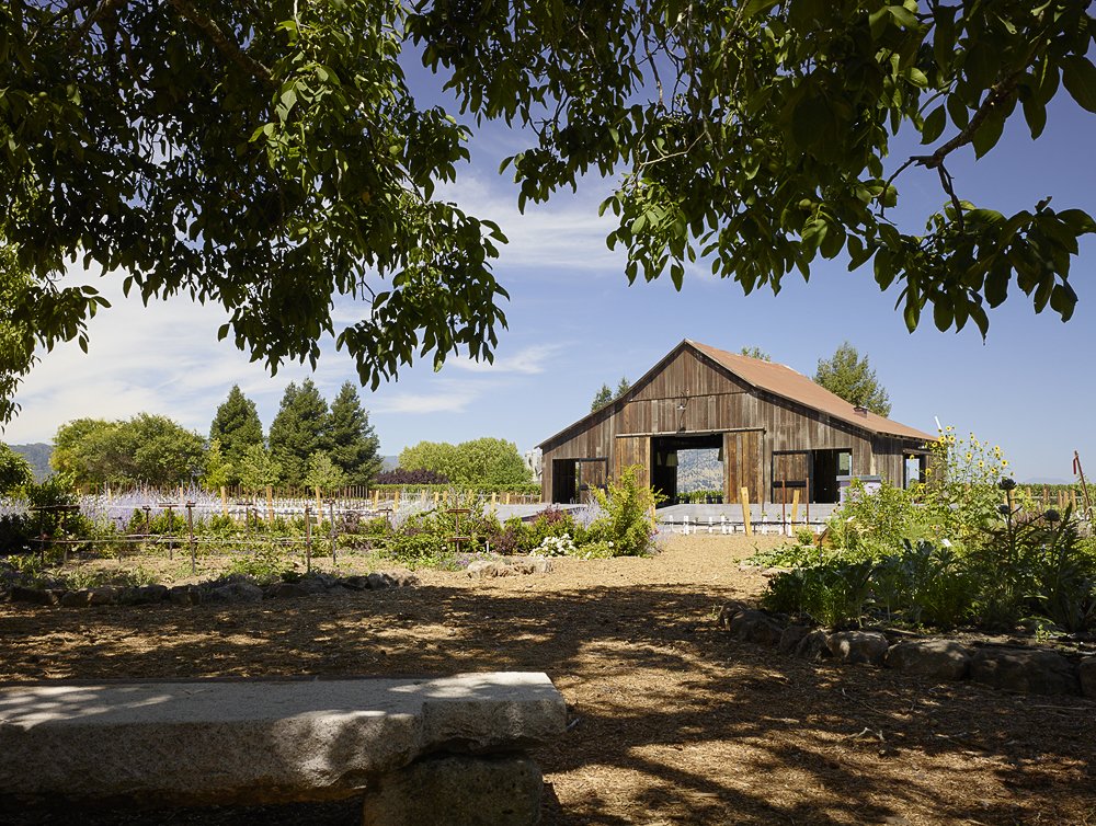 Napa Vineyard Barn (8 Photos) - Dwell