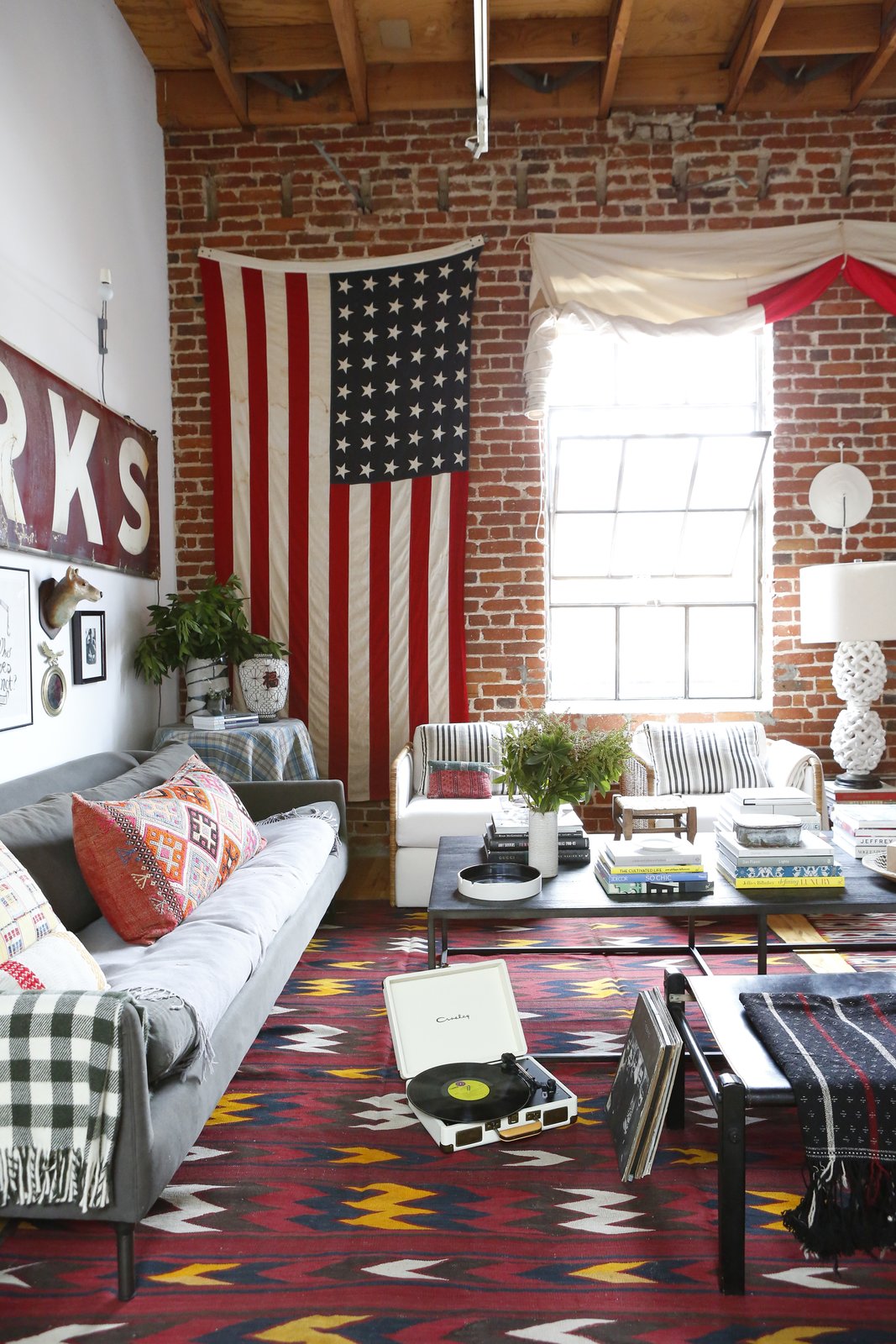 Photo 2 of 30 in This Insanely Cool Loft Is What Downtown Dreams Are ...