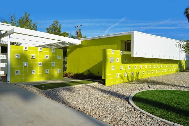 Photo 6 of 10 in The Las Vegas Caddyshack - Exterior by Futura House ...