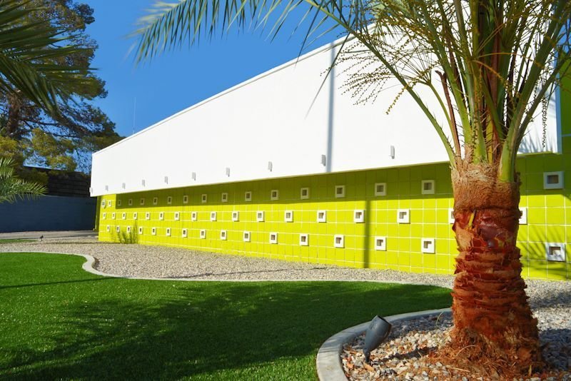 Photo 7 of 10 in The Las Vegas Caddyshack - Exterior by Futura House ...