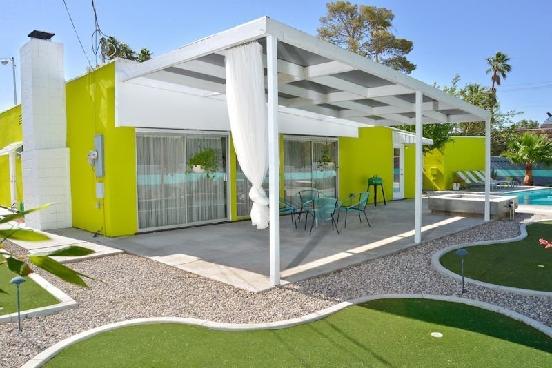 Photo 8 of 10 in The Las Vegas Caddyshack - Exterior by Futura House ...