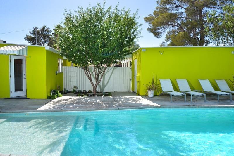 Photo 2 of 10 in The Las Vegas Caddyshack - Exterior by Futura House ...