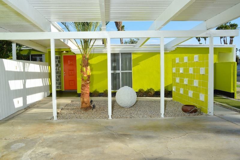 Photo 10 of 10 in The Las Vegas Caddyshack - Exterior by Futura House ...