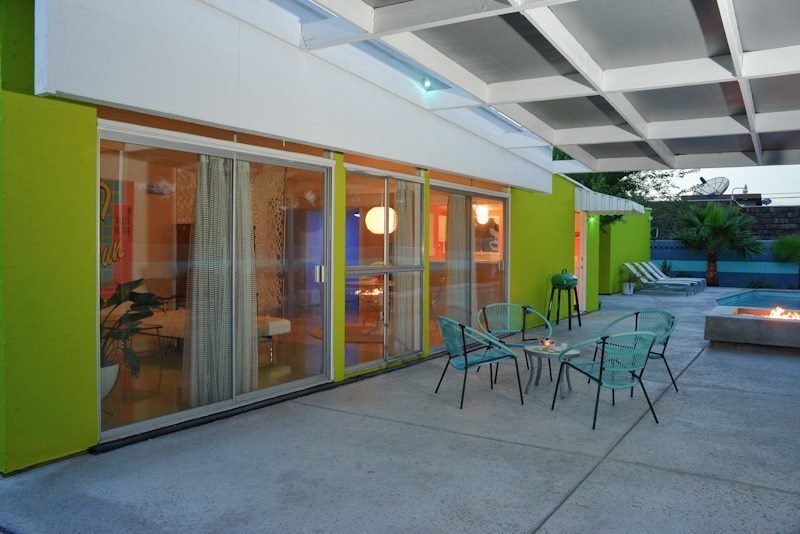 Photo 3 of 10 in The Las Vegas Caddyshack - Exterior by Futura House ...