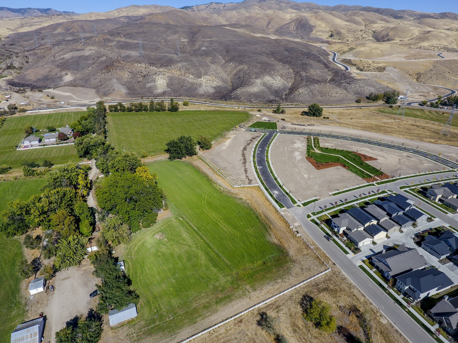 Photo 7 of 15 in Modern Farmhouse by WR Gann Co. in the Estates at ...