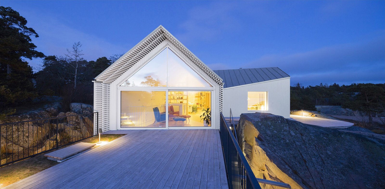 Photo 6 of 12 in A Modern Finnish Villa That Grows Out of a Seaside ...