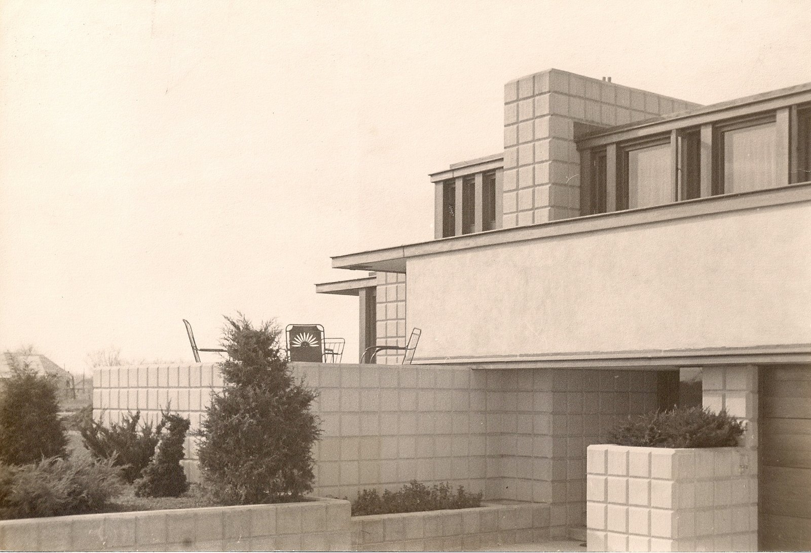 The John Whitman Residence by Alden B. Dow (6 Photos) - Dwell