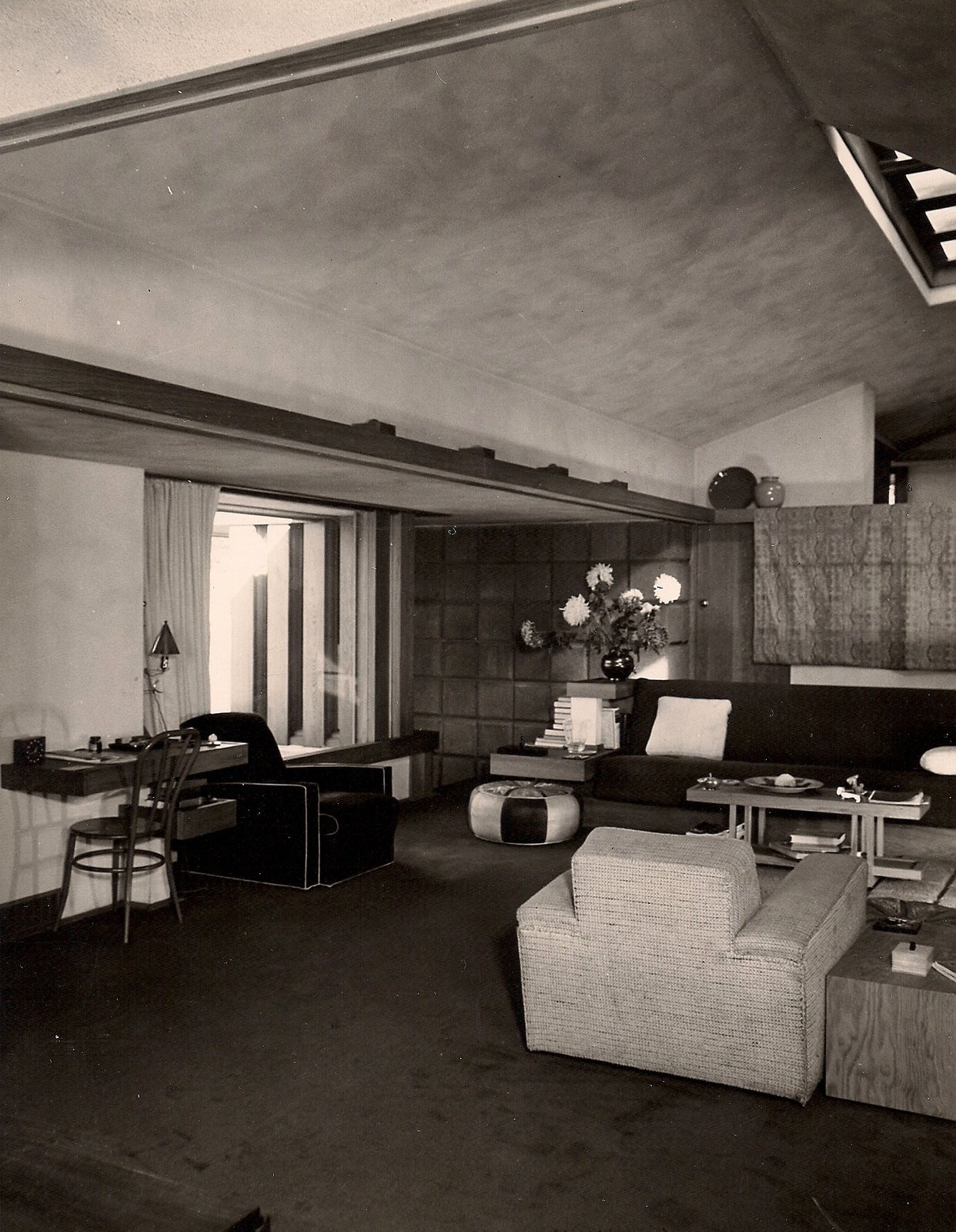 Photo 2 of 6 in The Robert Goodall by Alden B. Dow Home and Studio ...