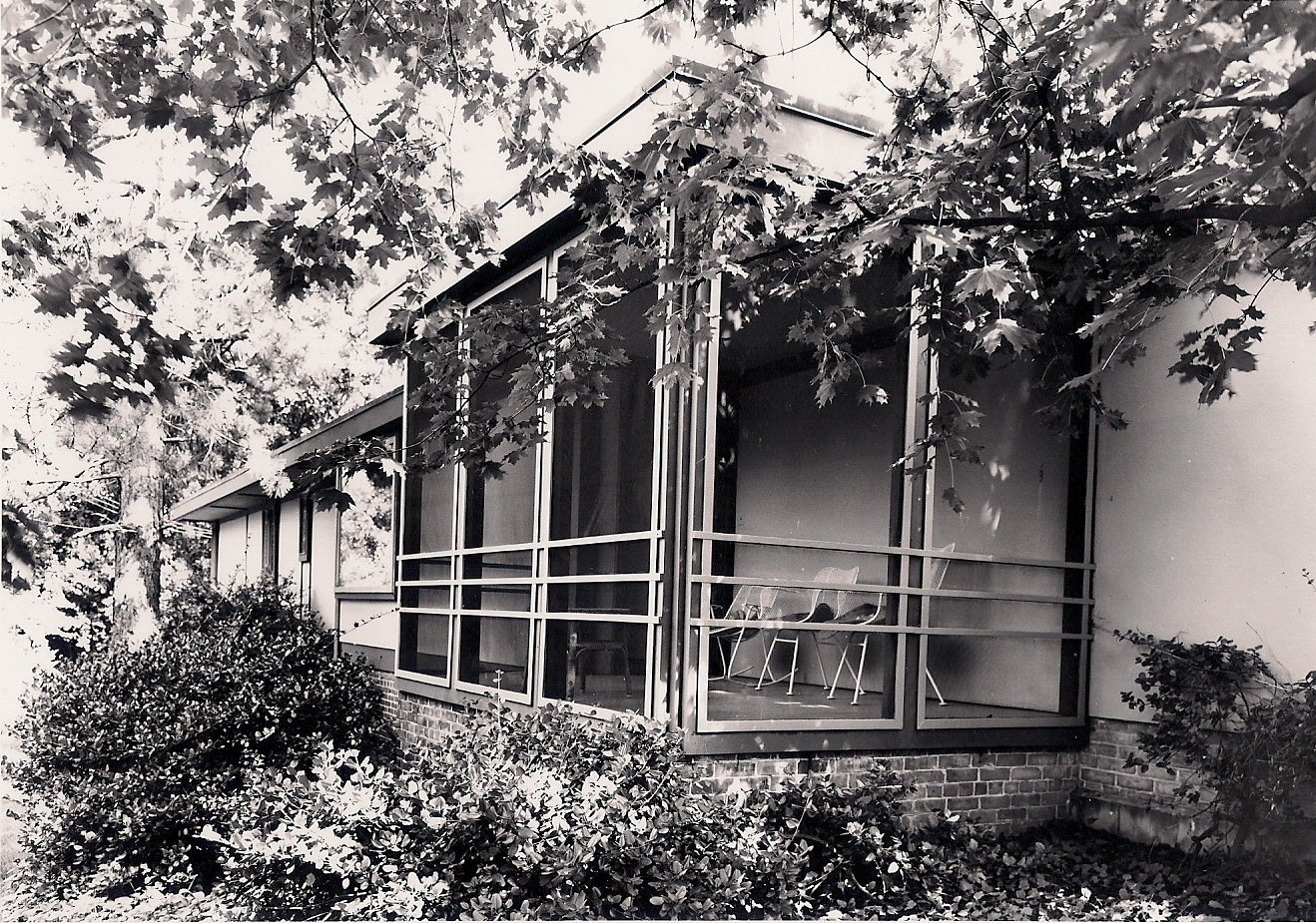 Photo 4 of 5 in The Dow Chemical Company House 101 by Alden B. Dow by ...