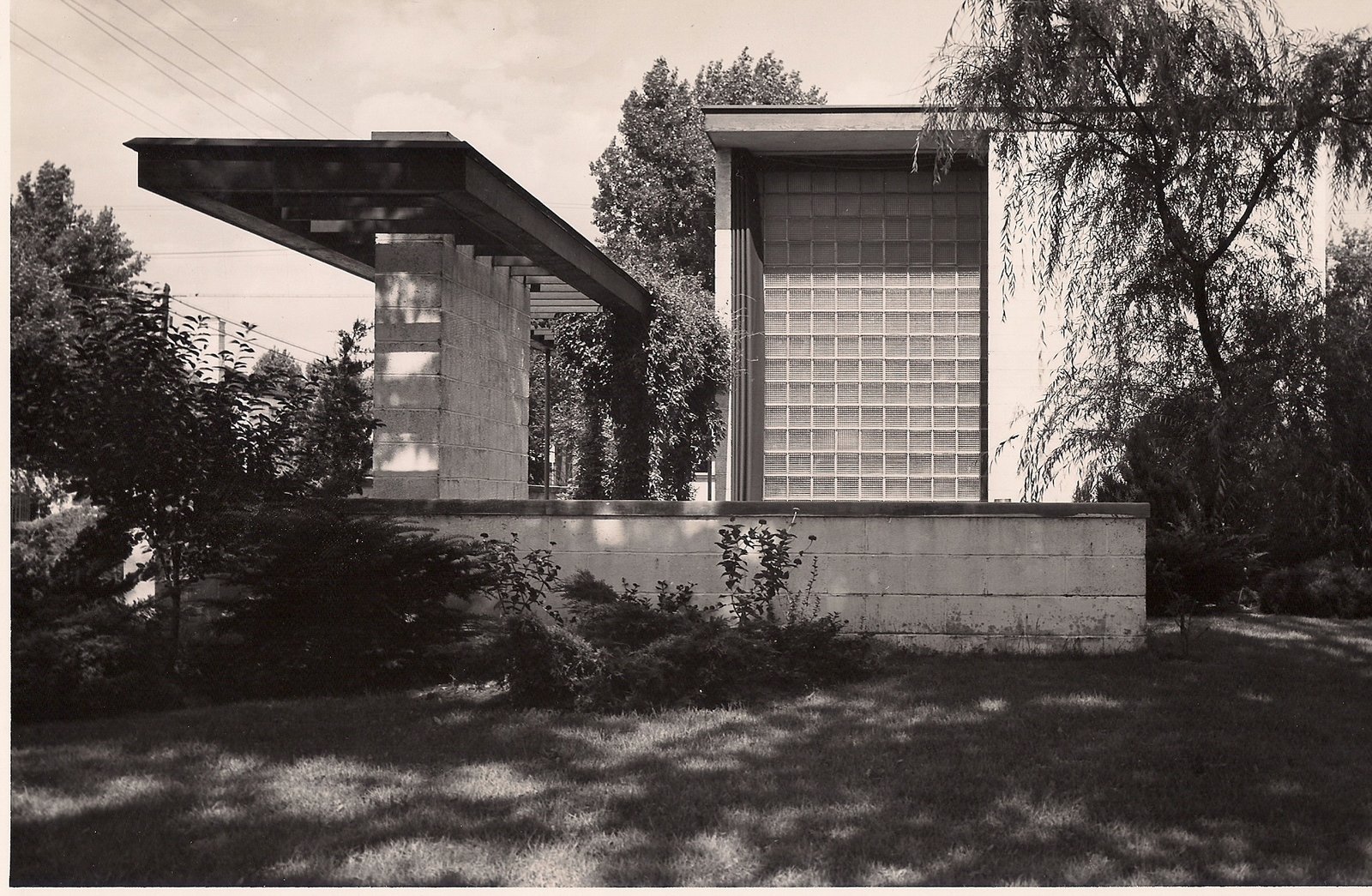 The Millard Pryor Residence by Alden B. Dow (5 Photos) - Dwell