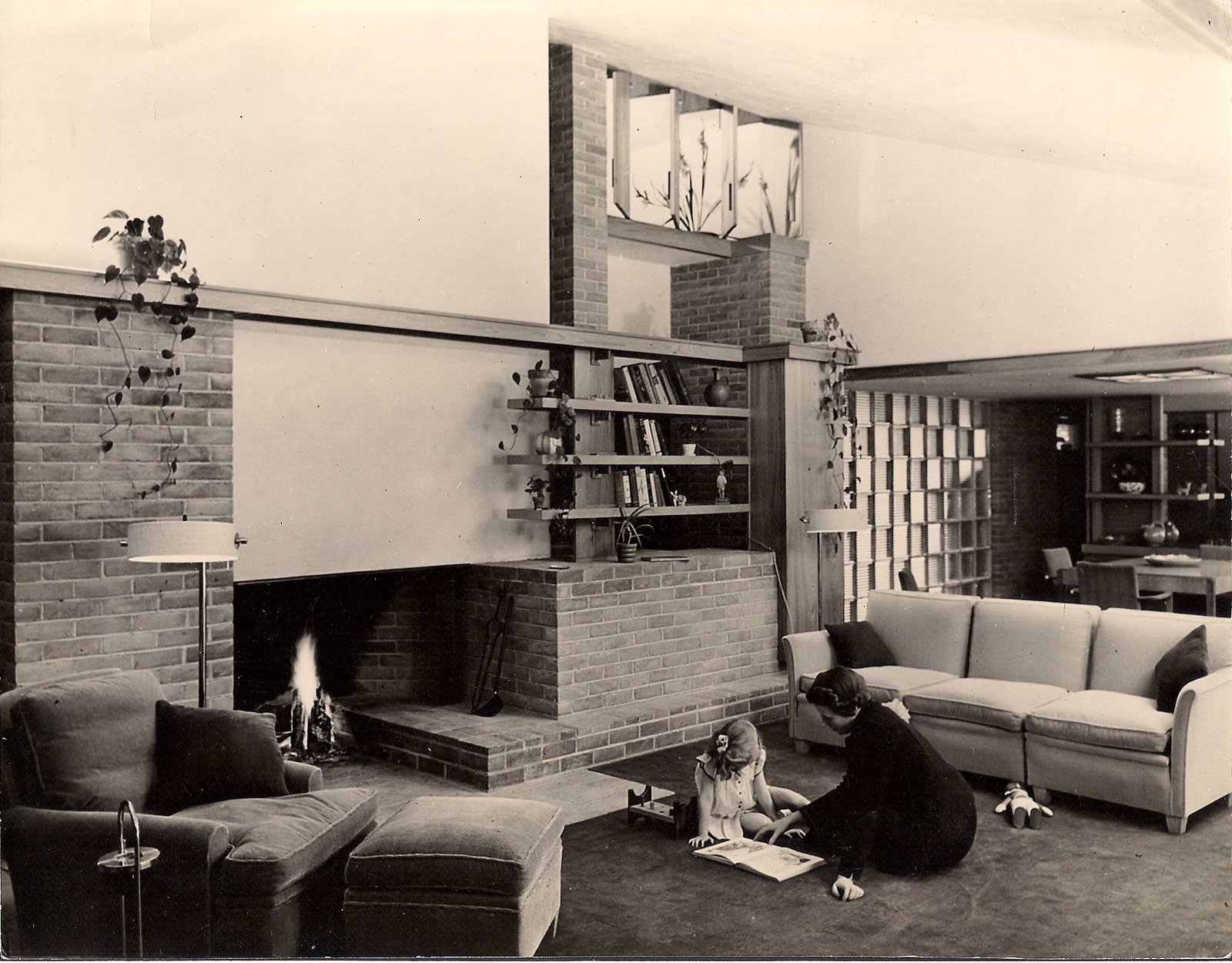 Photo 4 of 6 in The Dr. Charles MacCallum Residence by Alden B. Dow by ...