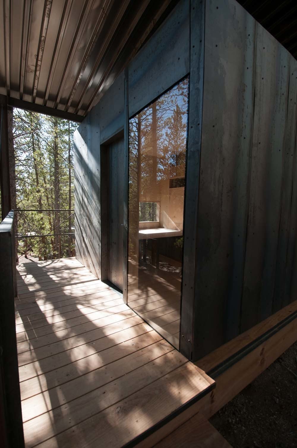 Photo 3 of 6 in The Biggest Little Cabins - Dwell