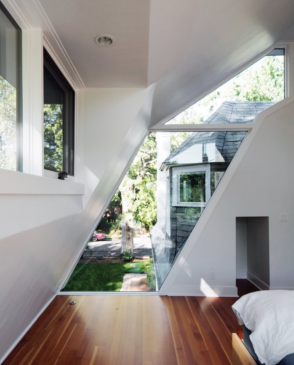 Photo 4 of 9 in A Modern Shadow - Dwell