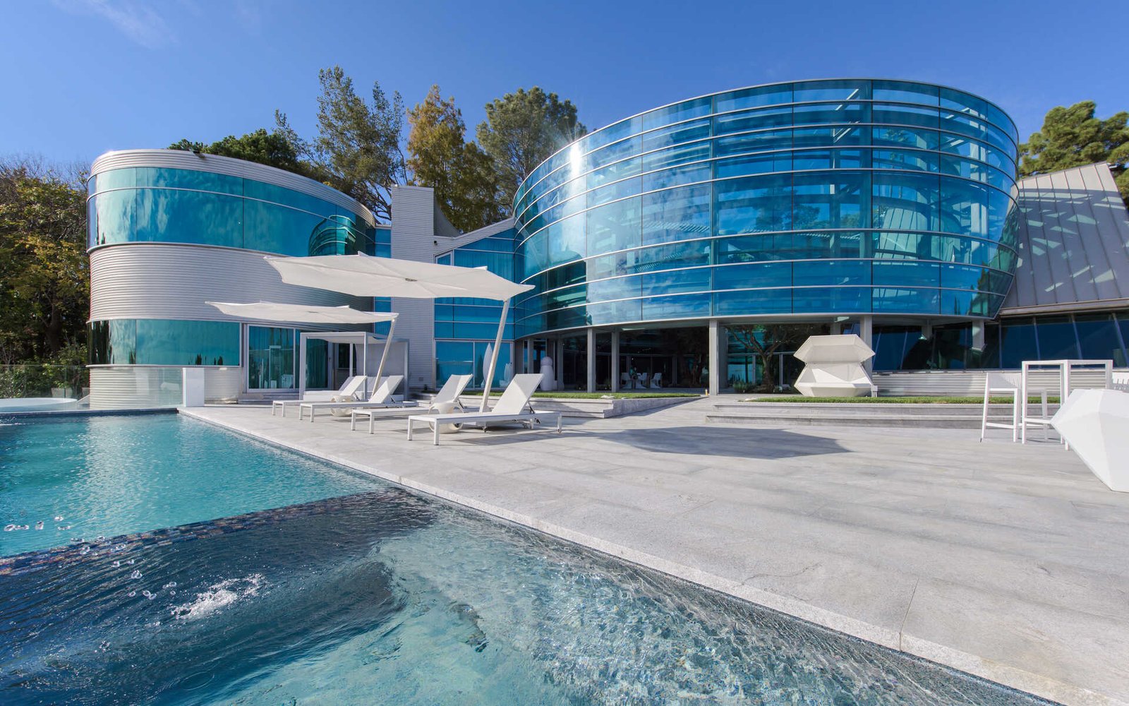 Ed Niles-Designed Home Dazzles in Beverly Hills (8 Photos) - Dwell