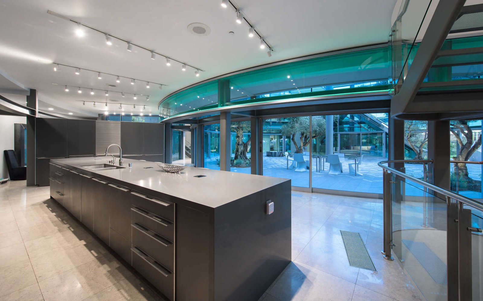Photo 5 of 8 in Ed Niles-Designed Home Dazzles in Beverly Hills by ...