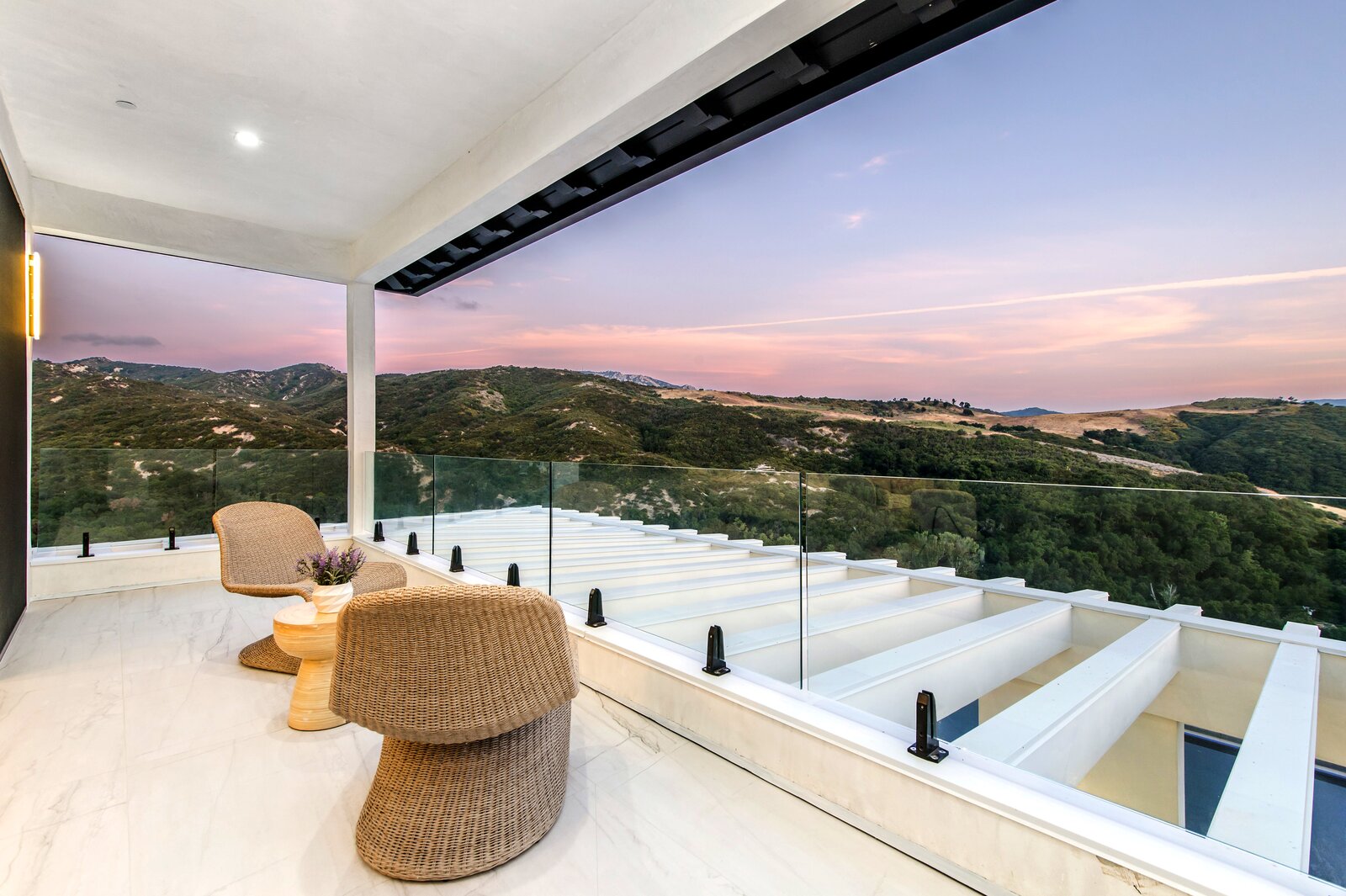 Photo 2 of 20 in Breathtaking New Build in Calabasas by Luxury Homes ...