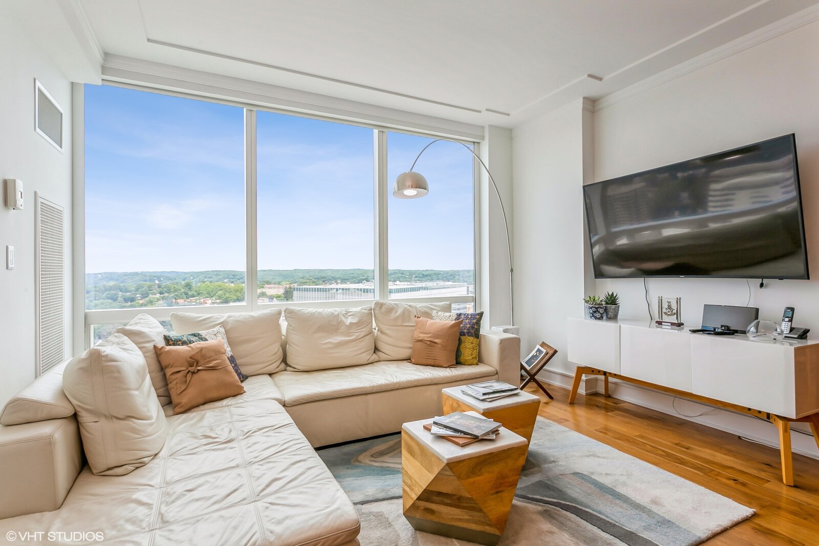 Photo 2 of 12 in Immaculate Westchester Unit Inside The Ritz-Carlton ...