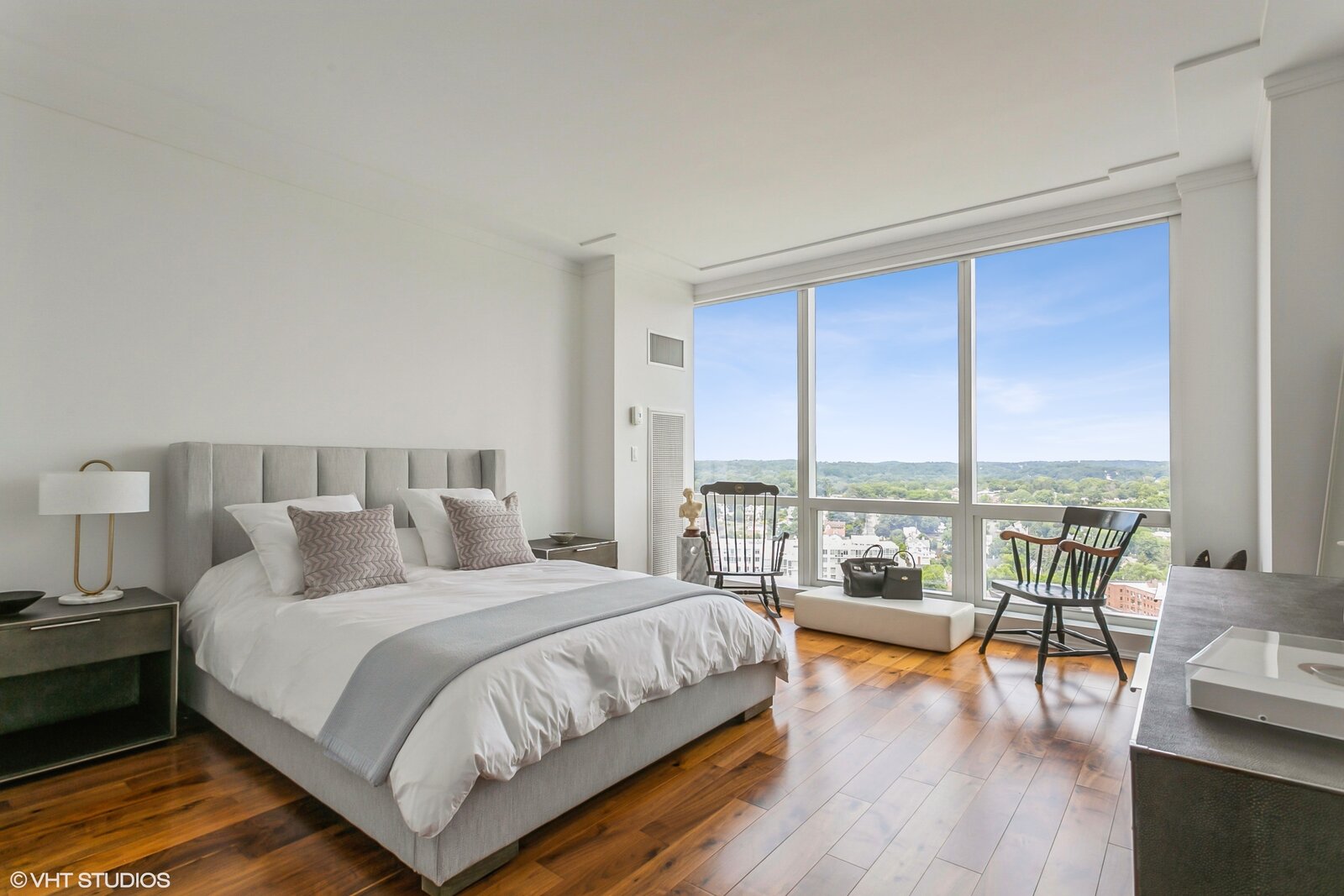 Photo 8 of 12 in Immaculate Westchester Unit Inside The Ritz-Carlton ...