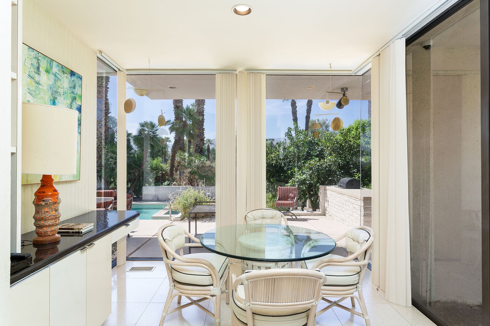 Photo 12 of 15 in Tamarisk Country Club Home Designed by Stan Sackley ...