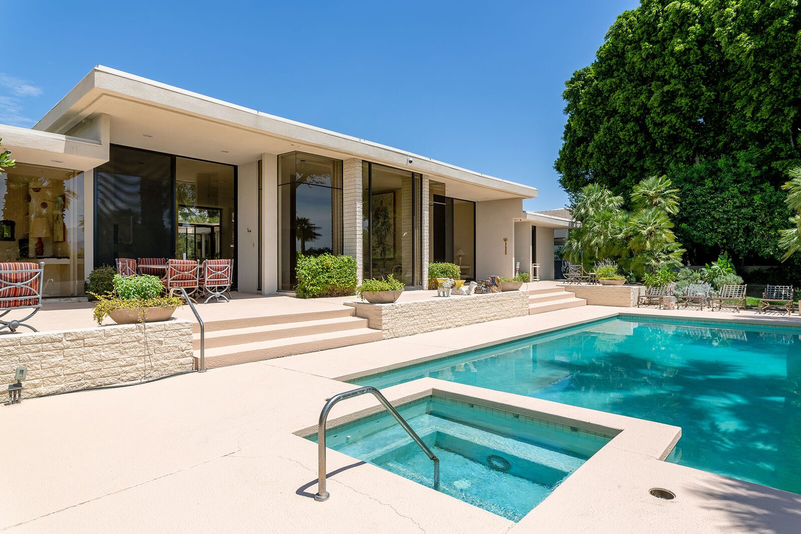 Photo 15 of 15 in Tamarisk Country Club Home Designed by Stan Sackley ...