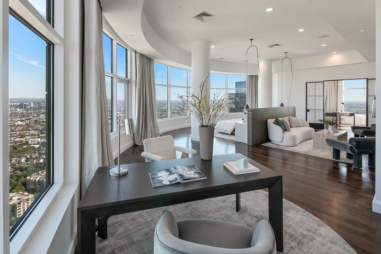 Photo 5 of 8 in True Modern Masterpiece in Century City Lists for ...