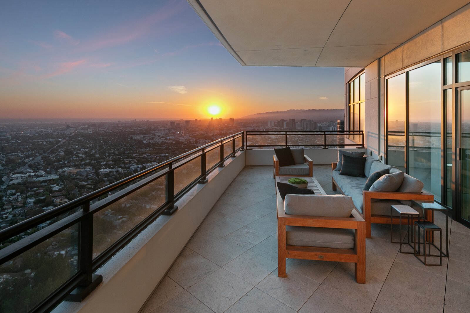 Photo 6 of 8 in True Modern Masterpiece in Century City Lists for ...