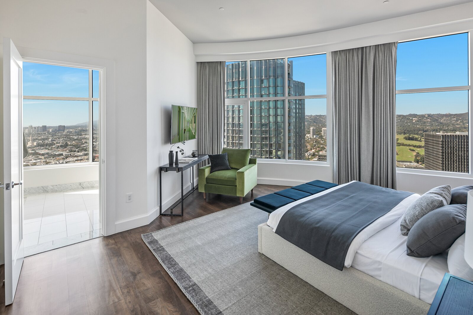 Photo 7 of 8 in True Modern Masterpiece in Century City Lists for ...