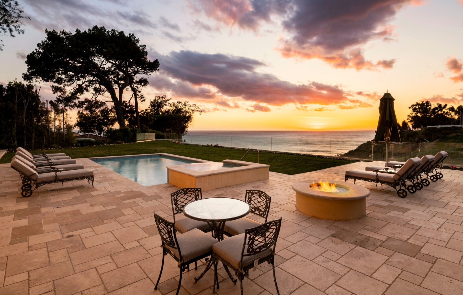 Photo 2 of 14 in A Look Inside a Gorgeous Estate with Sprawling Views ...