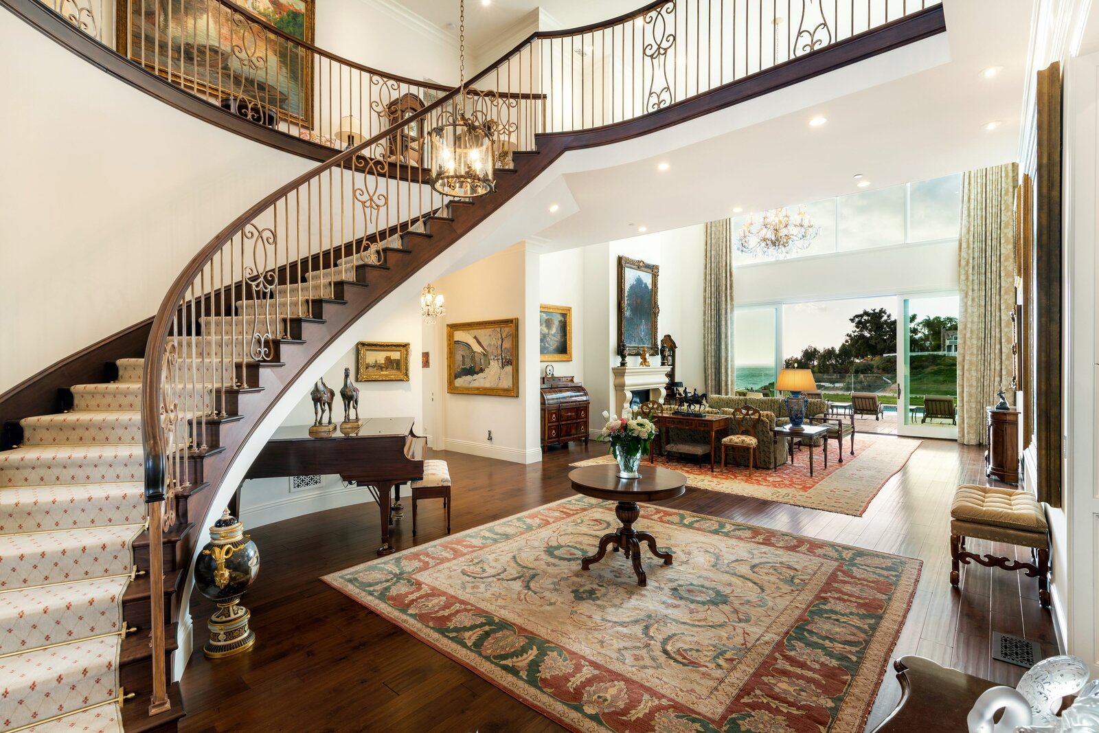 Photo 4 of 14 in A Look Inside a Gorgeous Estate with Sprawling Views ...