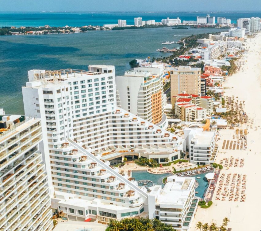 A Luxury Beachfront Resort in Cancun’s Coveted Hotel Zone (2 Photos ...