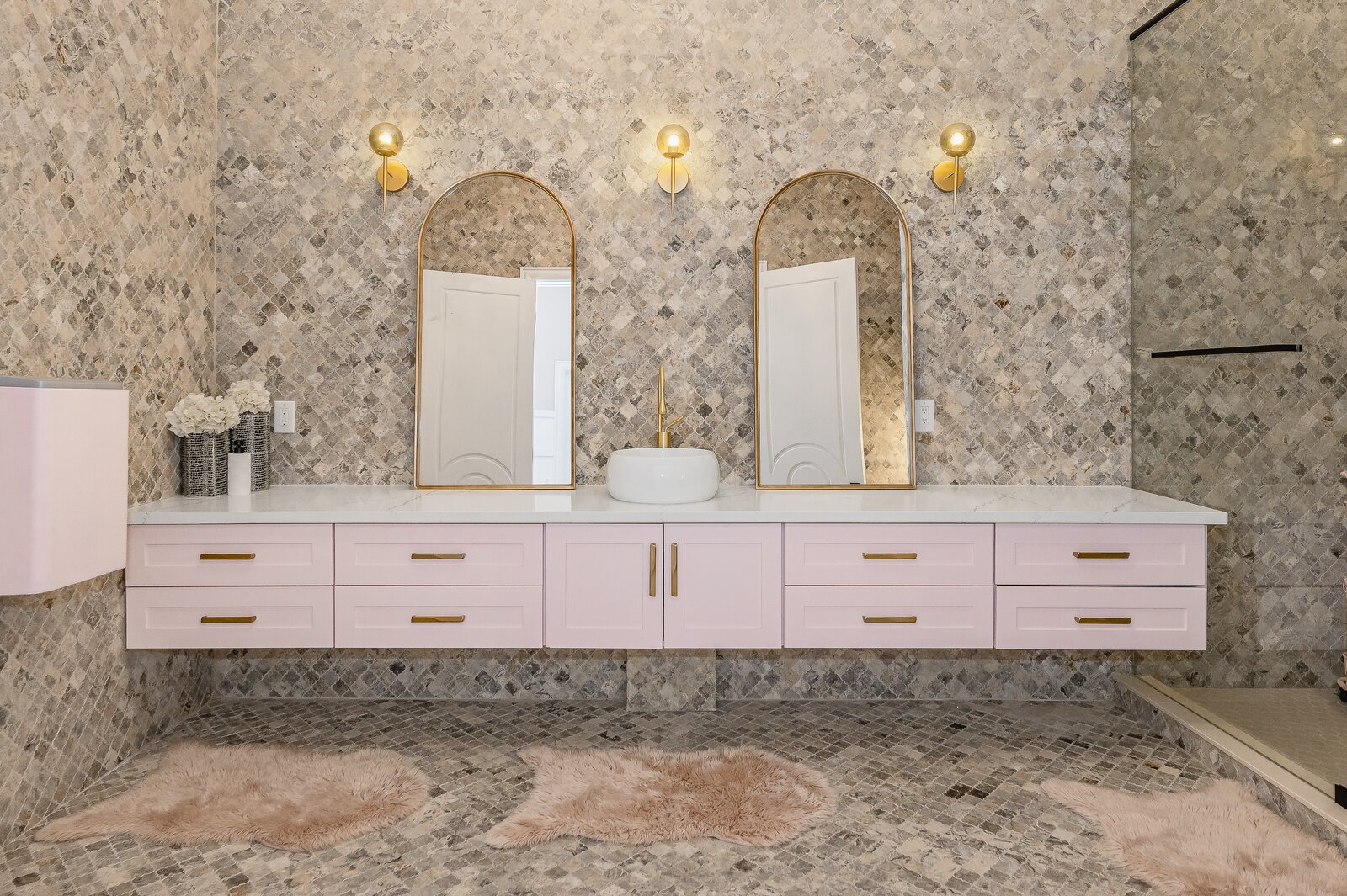 Photo 6 of 7 in A Timeless Masterpiece in Canada’s Most Enchanting Town ...