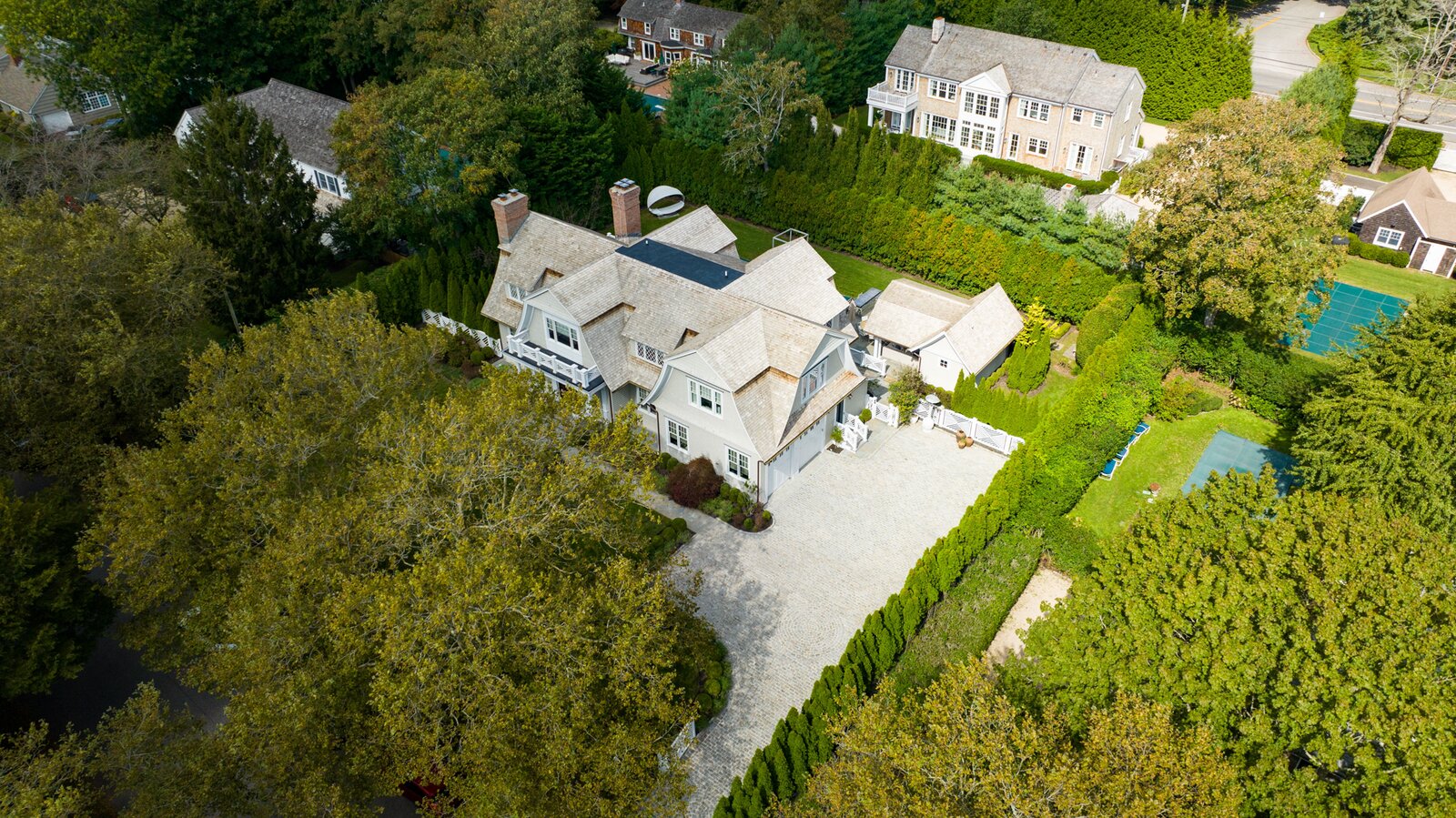 Photo 1 of 9 in A Look Inside a Sophisticated Hamptons Estate by Luxury ...