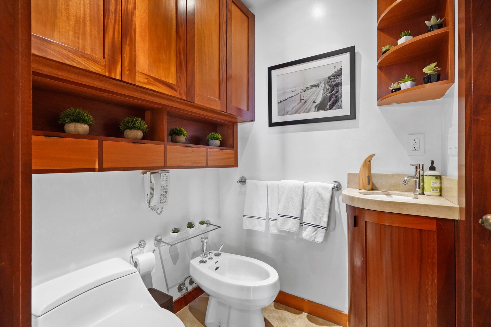 Photo 18 of 24 in A Glimpse Inside Donald Sutherland's Immaculate Beach ...