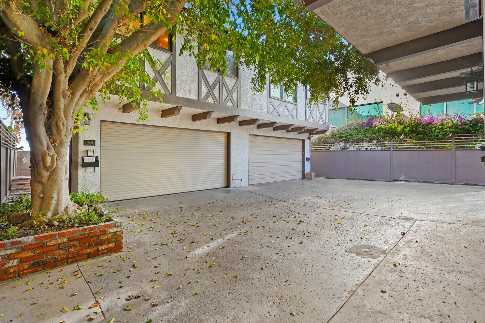 Photo 1 of 24 in A Glimpse Inside Donald Sutherland's Immaculate Beach ...