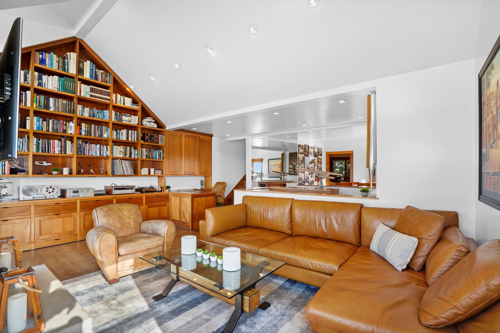 Photo 5 of 24 in A Glimpse Inside Donald Sutherland's Immaculate Beach ...