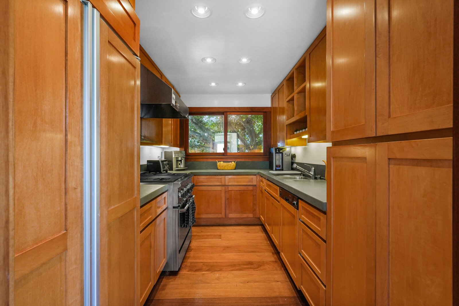 Photo 9 of 24 in A Glimpse Inside Donald Sutherland's Immaculate Beach ...