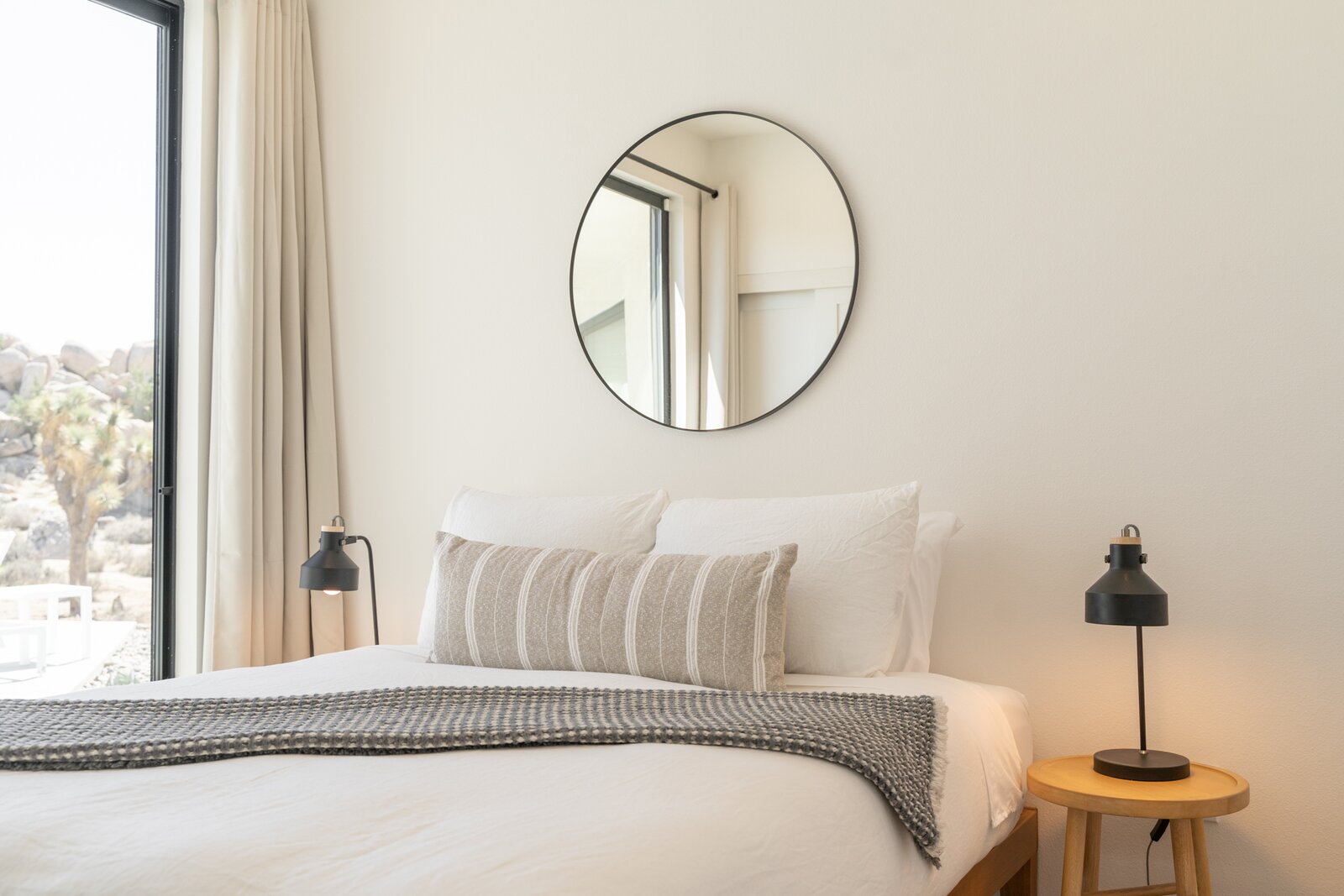 Photo 11 of 20 in Experience Desert Luxury: Mars Landing House by ...