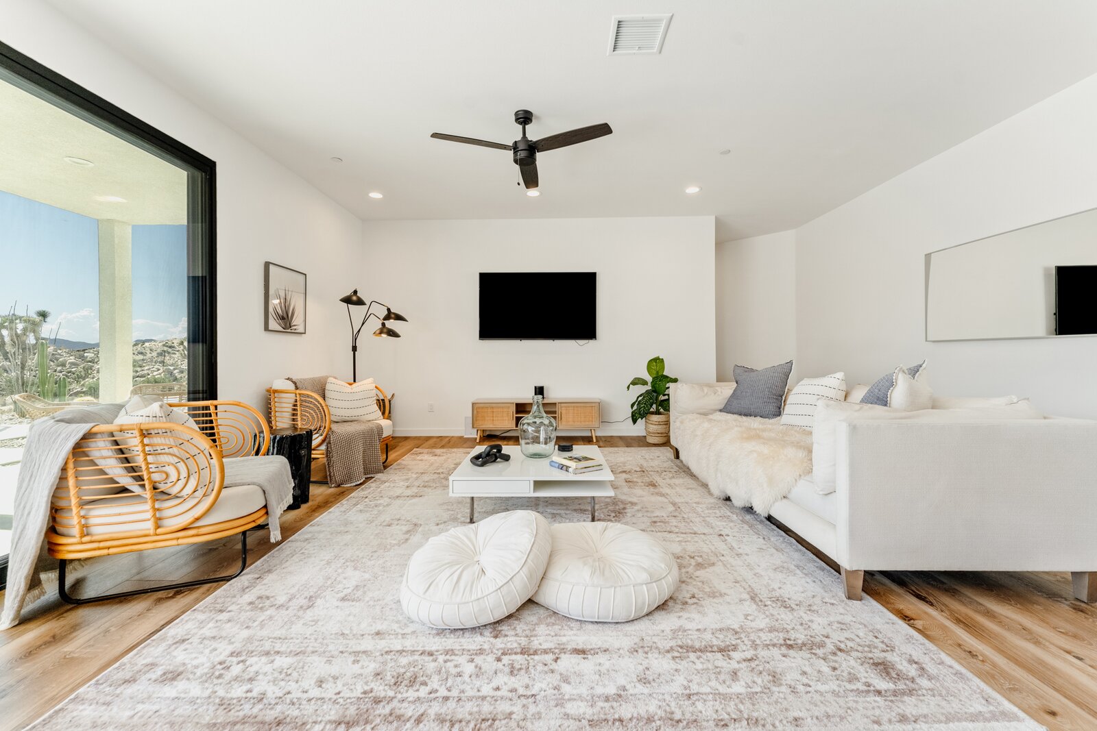 Photo 15 of 20 in Experience Desert Luxury: Mars Landing House by ...