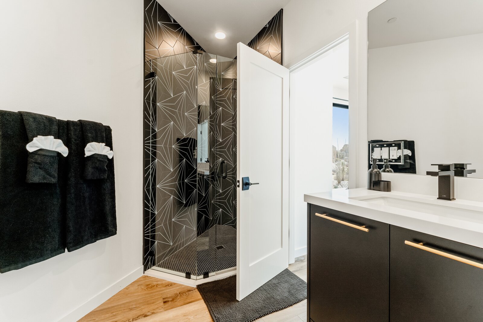 Photo 17 of 20 in Experience Desert Luxury: Mars Landing House by ...