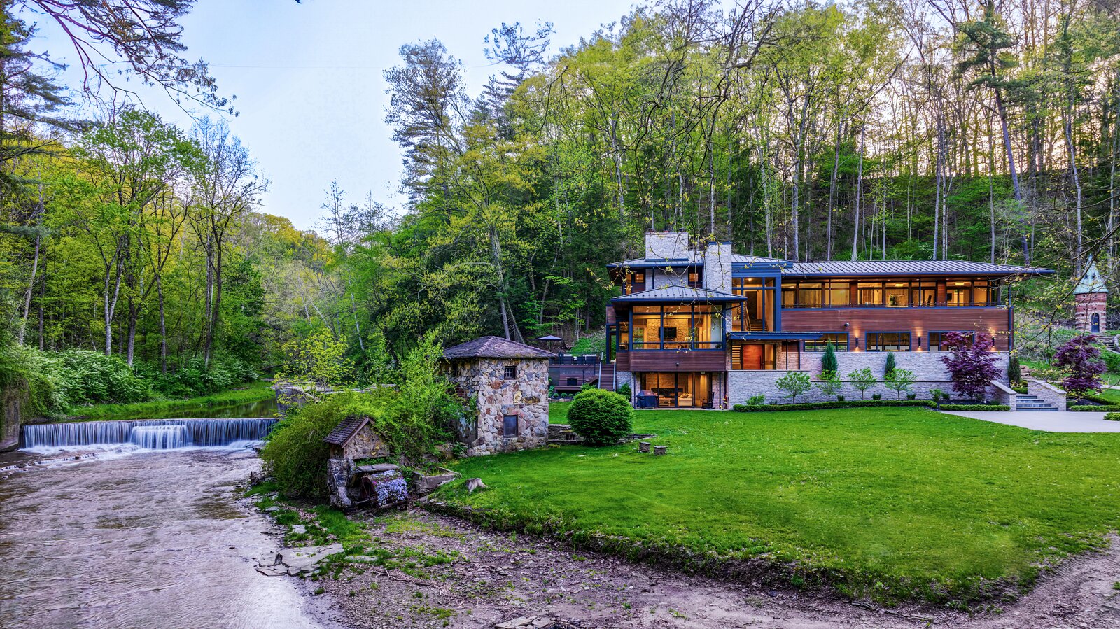 Photo 2 of 46 in A Modernist Architectural Vision Immersed in Sublime ...