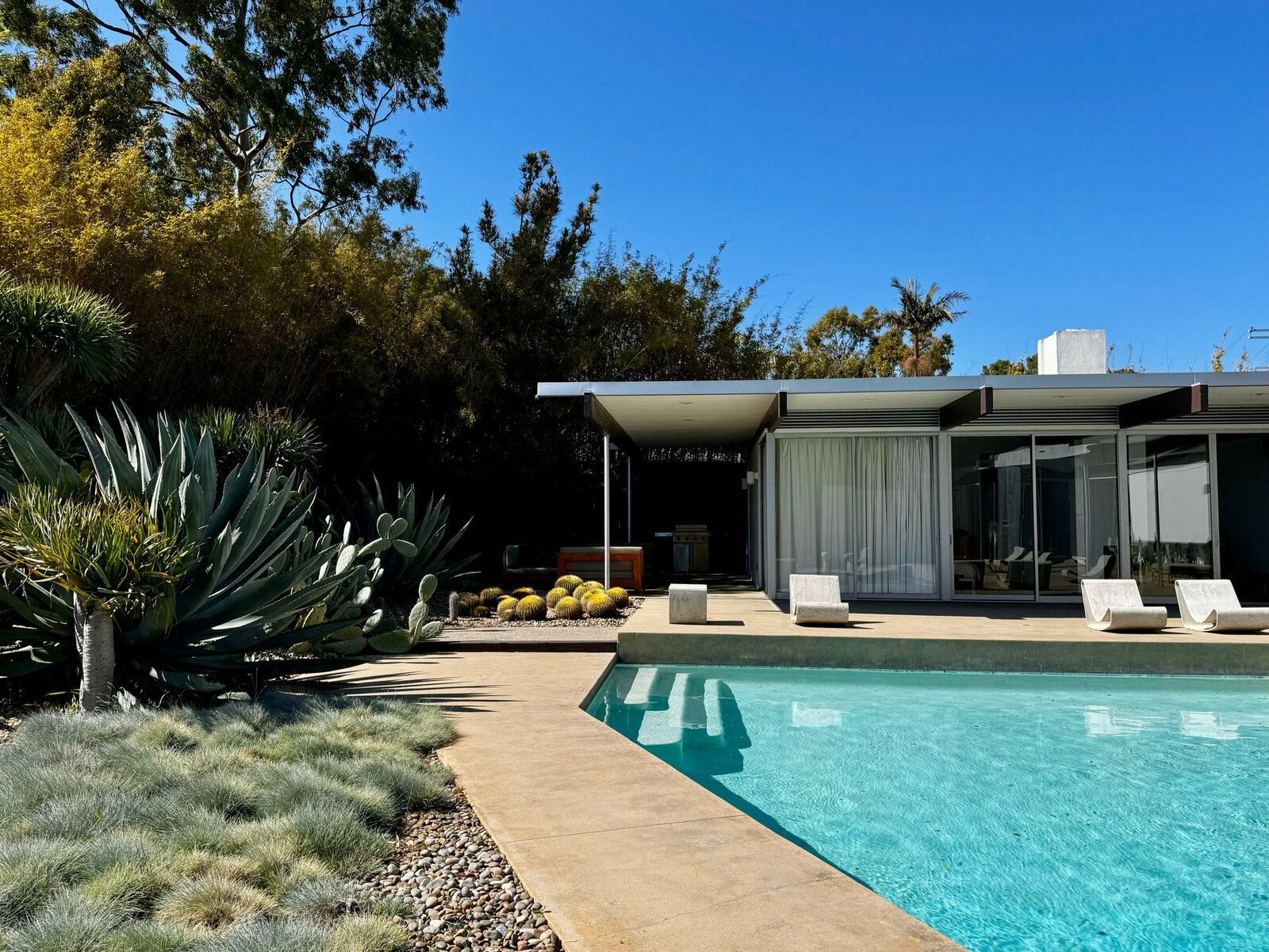 Photo 3 of 16 in See this An Iconic Richard Neutra-Designed Home With ...
