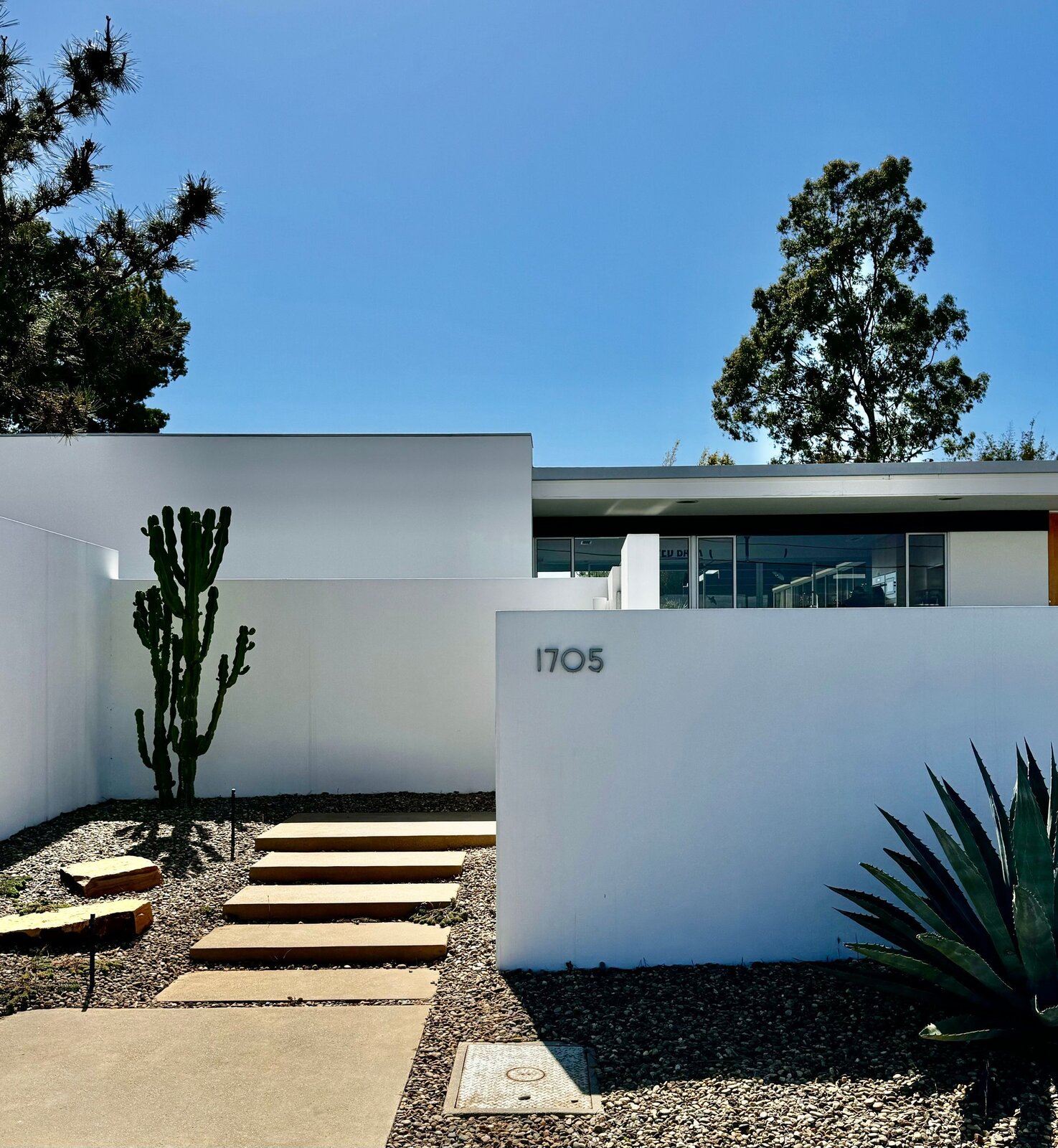Photo 15 of 16 in See this An Iconic Richard Neutra-Designed Home With ...