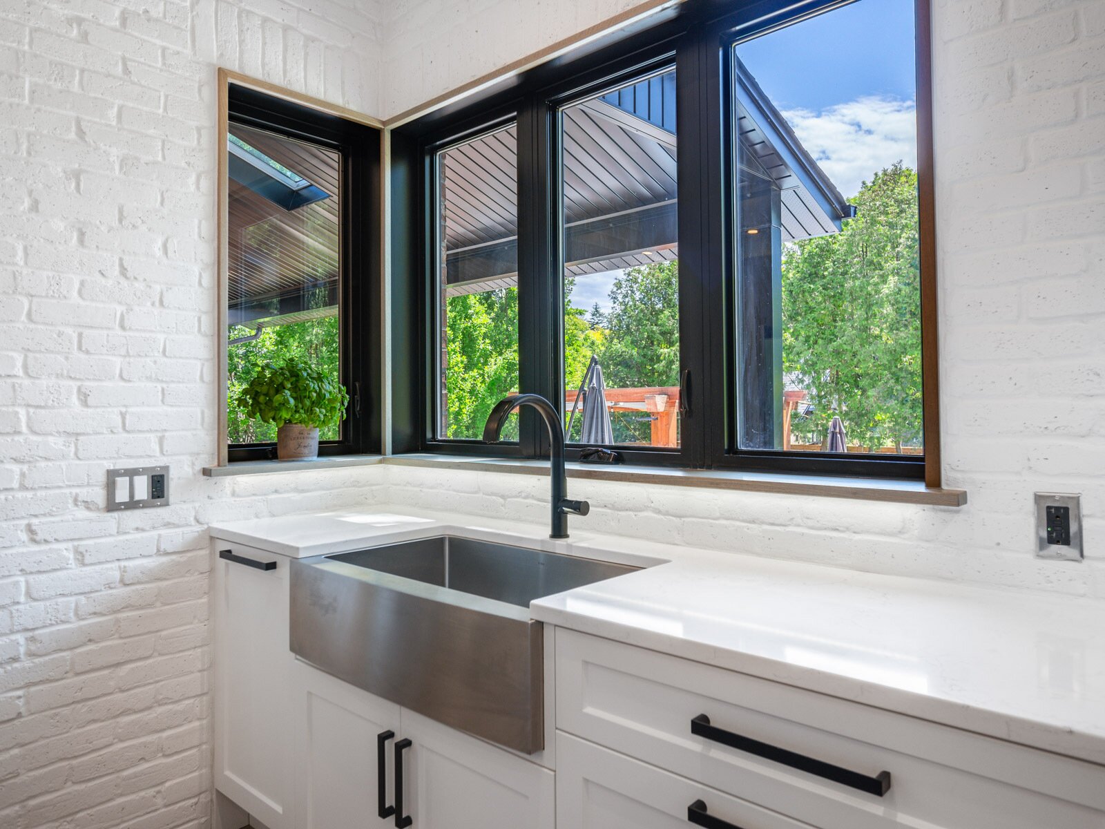 Photo 3 of 168 in Ancaster's Modern Marvel: A Luxurious Home with ...