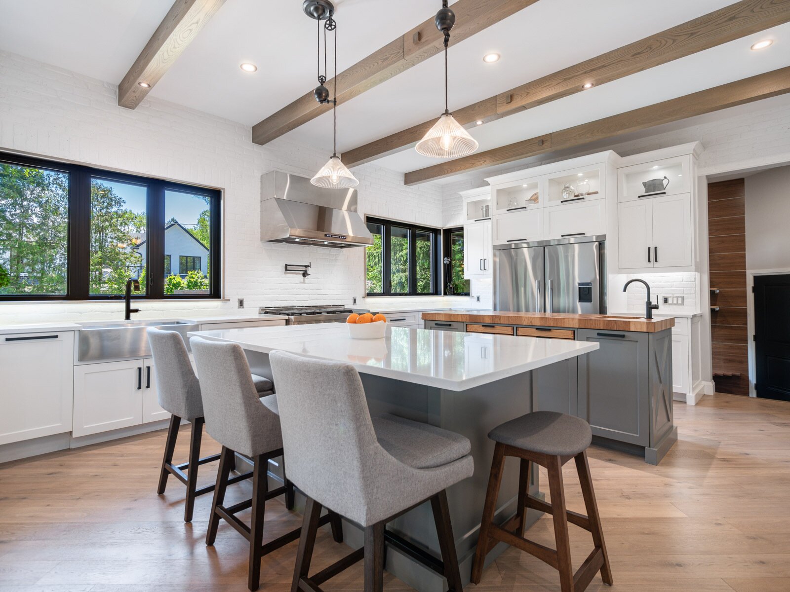 Photo 6 of 168 in Ancaster's Modern Marvel: A Luxurious Home with ...